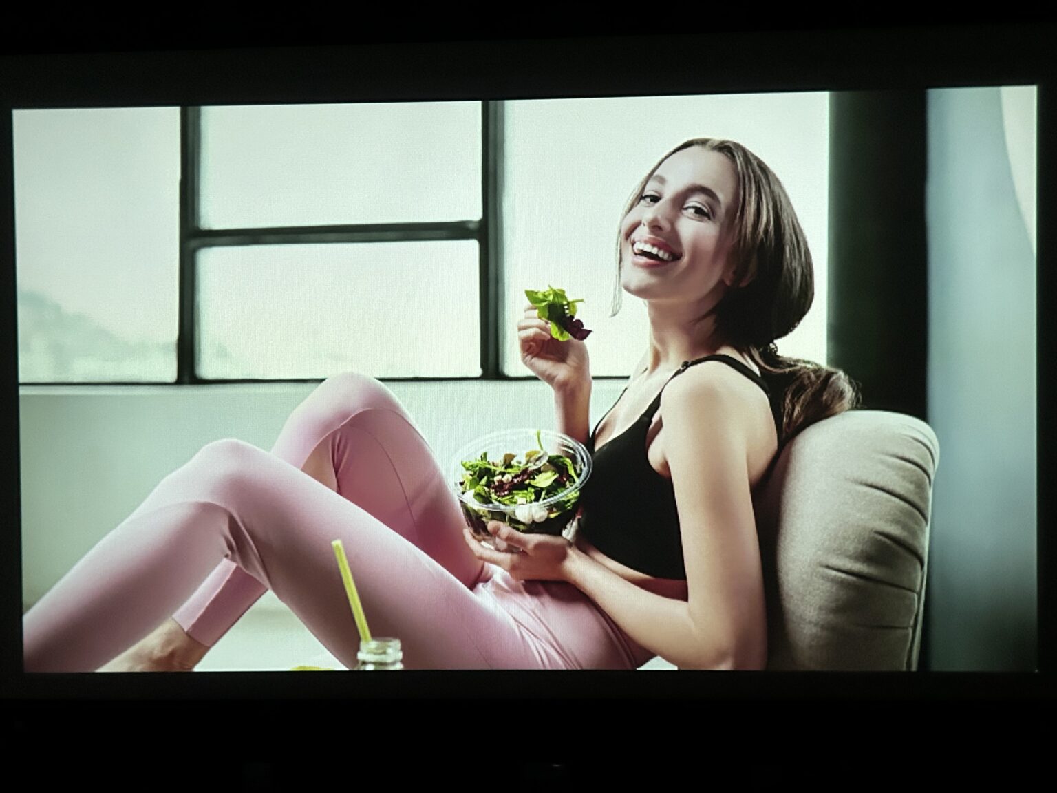 【口コミが知りたい人必見】Cinemage miniを徹底レビュー【超軽量の国産モバイルプロジェクター】