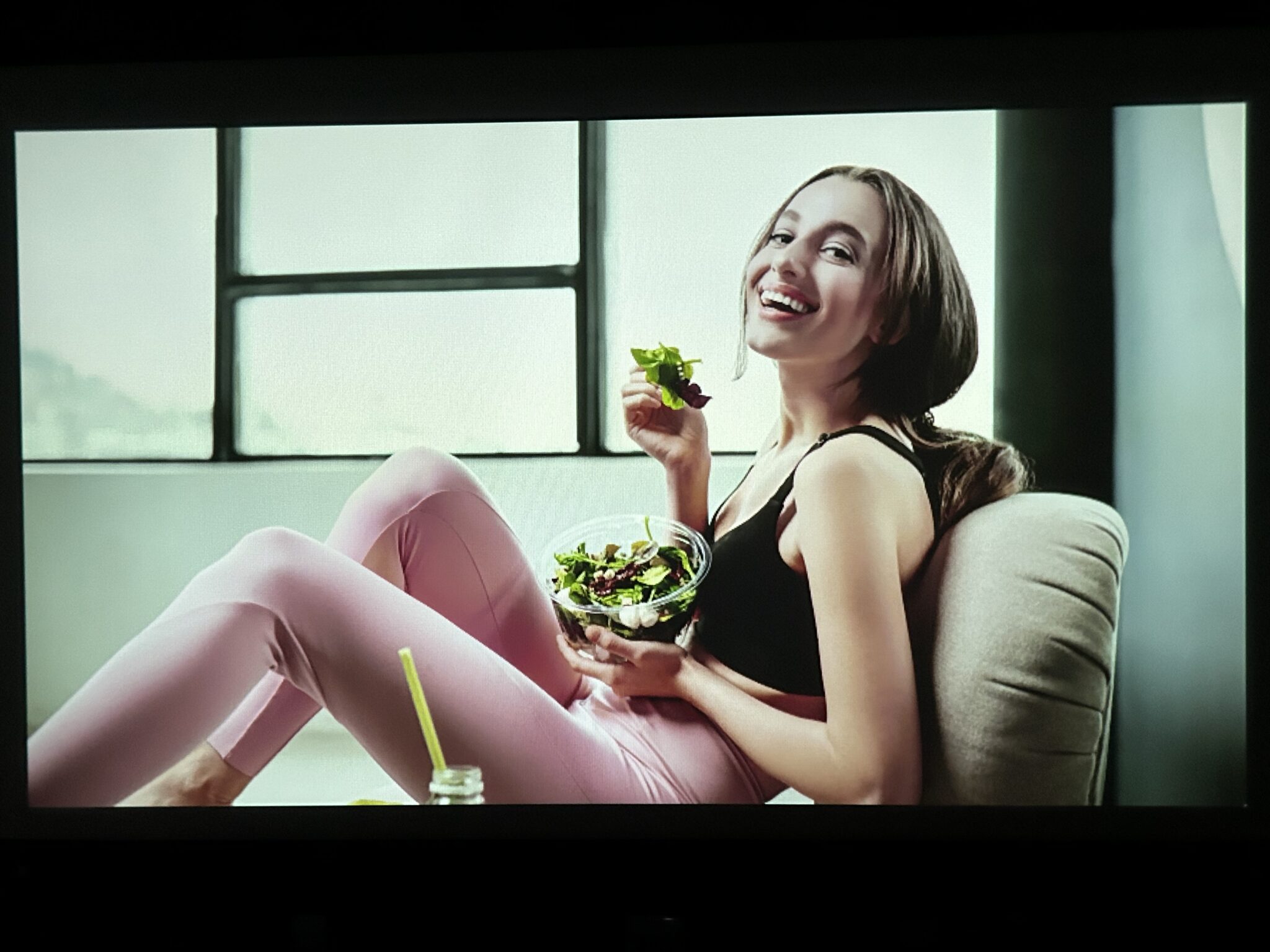 【口コミが知りたい人必見】Cinemage miniを徹底レビュー【超軽量の国産モバイルプロジェクター】