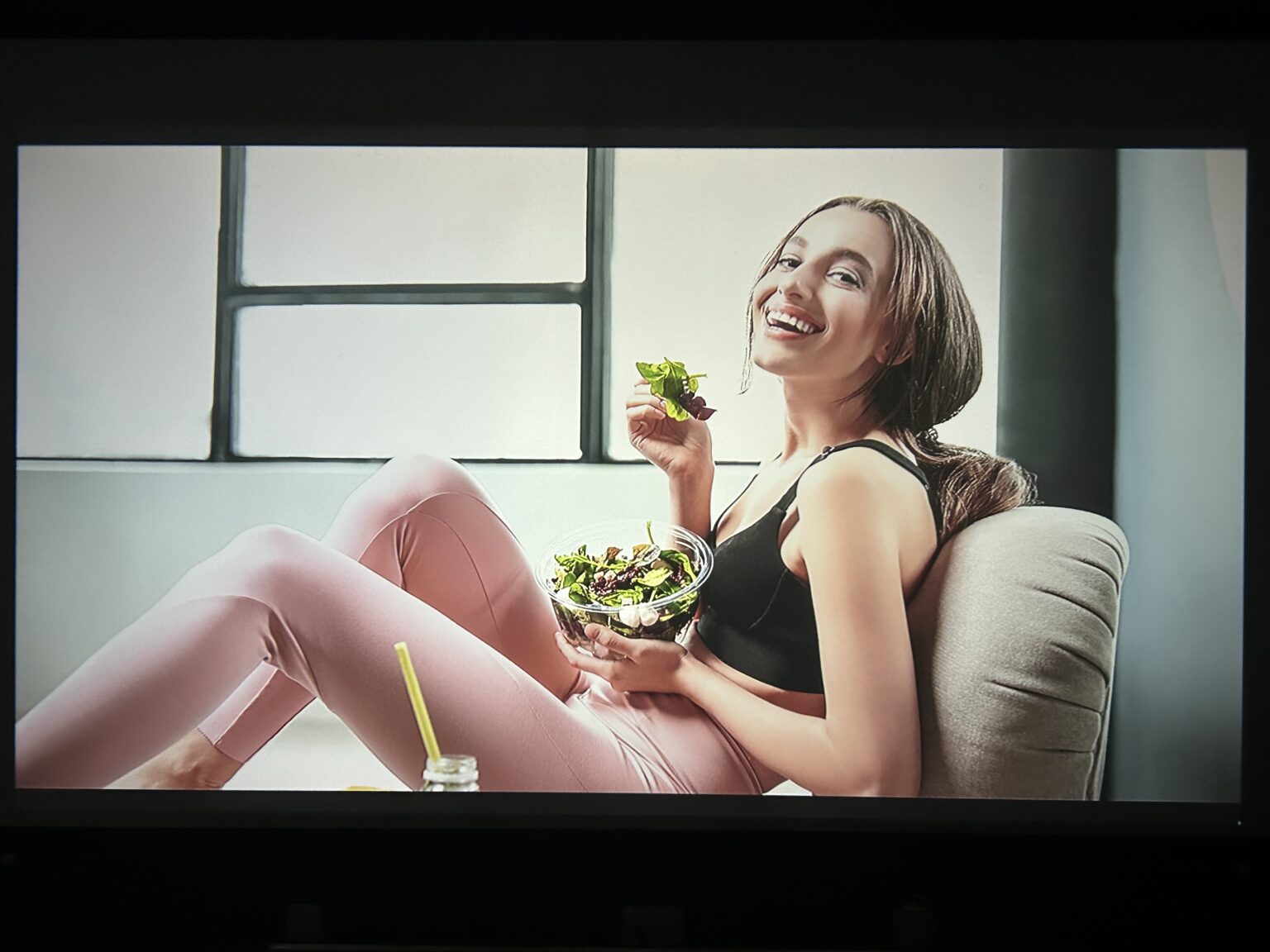 【5gWiFiプロジェクター】YOWHICK DP01を徹底レビュー【人気の格安機】