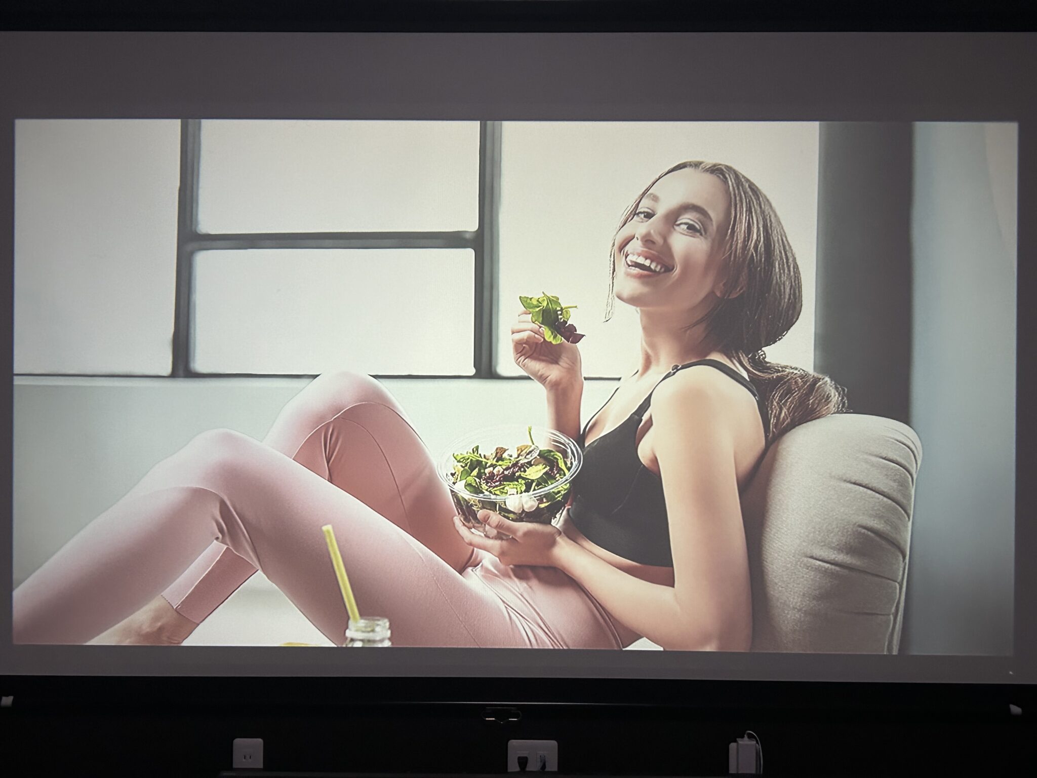 【5gWiFiプロジェクター】YOWHICK DP01を徹底レビュー【人気の格安機】