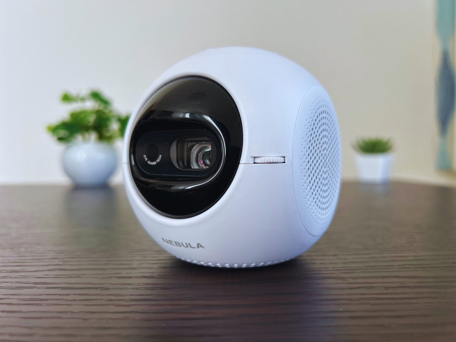 【林檎サイズのモバイル機】Anker Nebula Astroを徹底レビュー【プロジェクターオタクが魅力を解説】