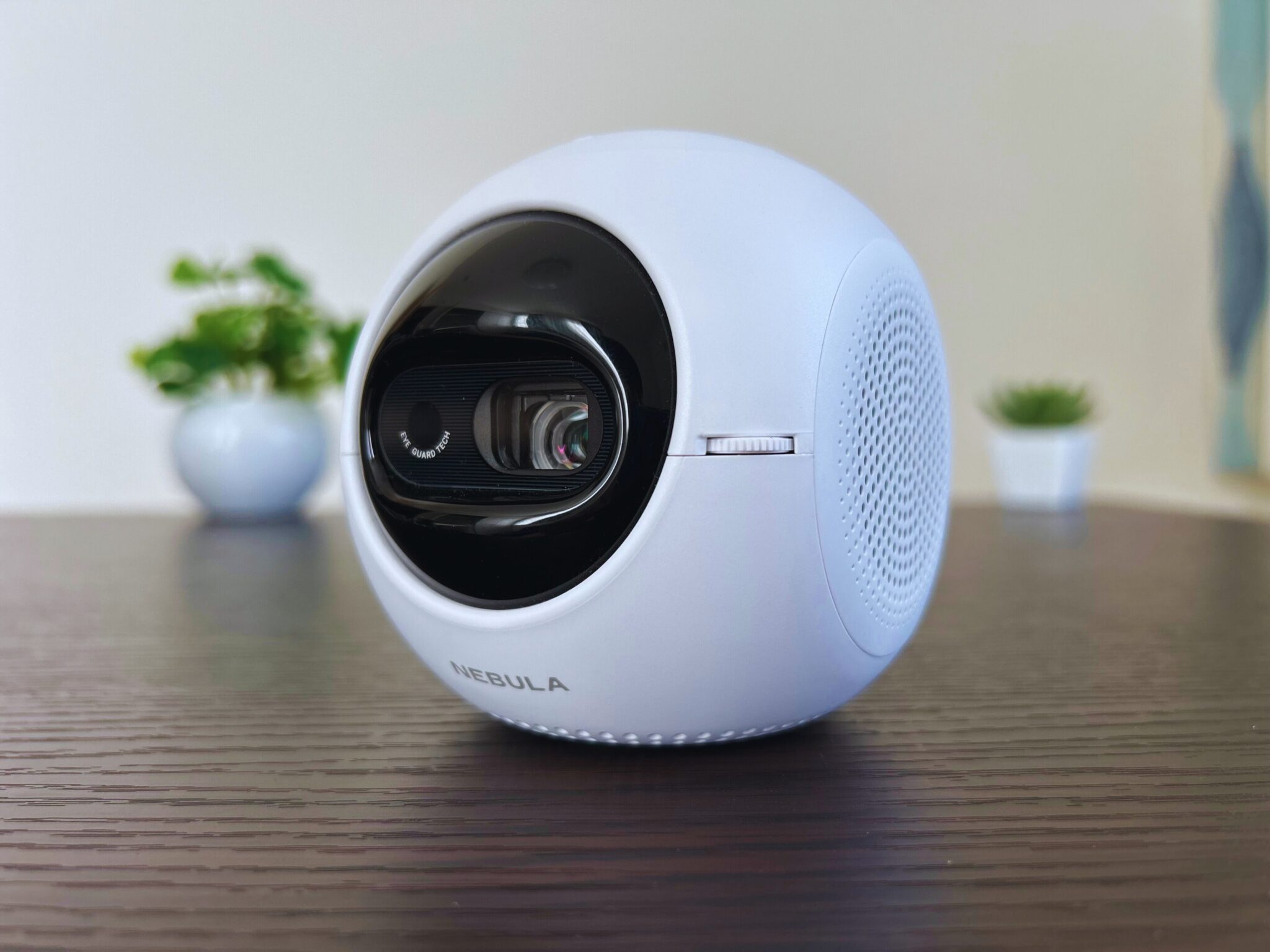 【林檎サイズのモバイル機】Anker Nebula Astroを徹底レビュー【プロジェクターオタクが魅力を解説】