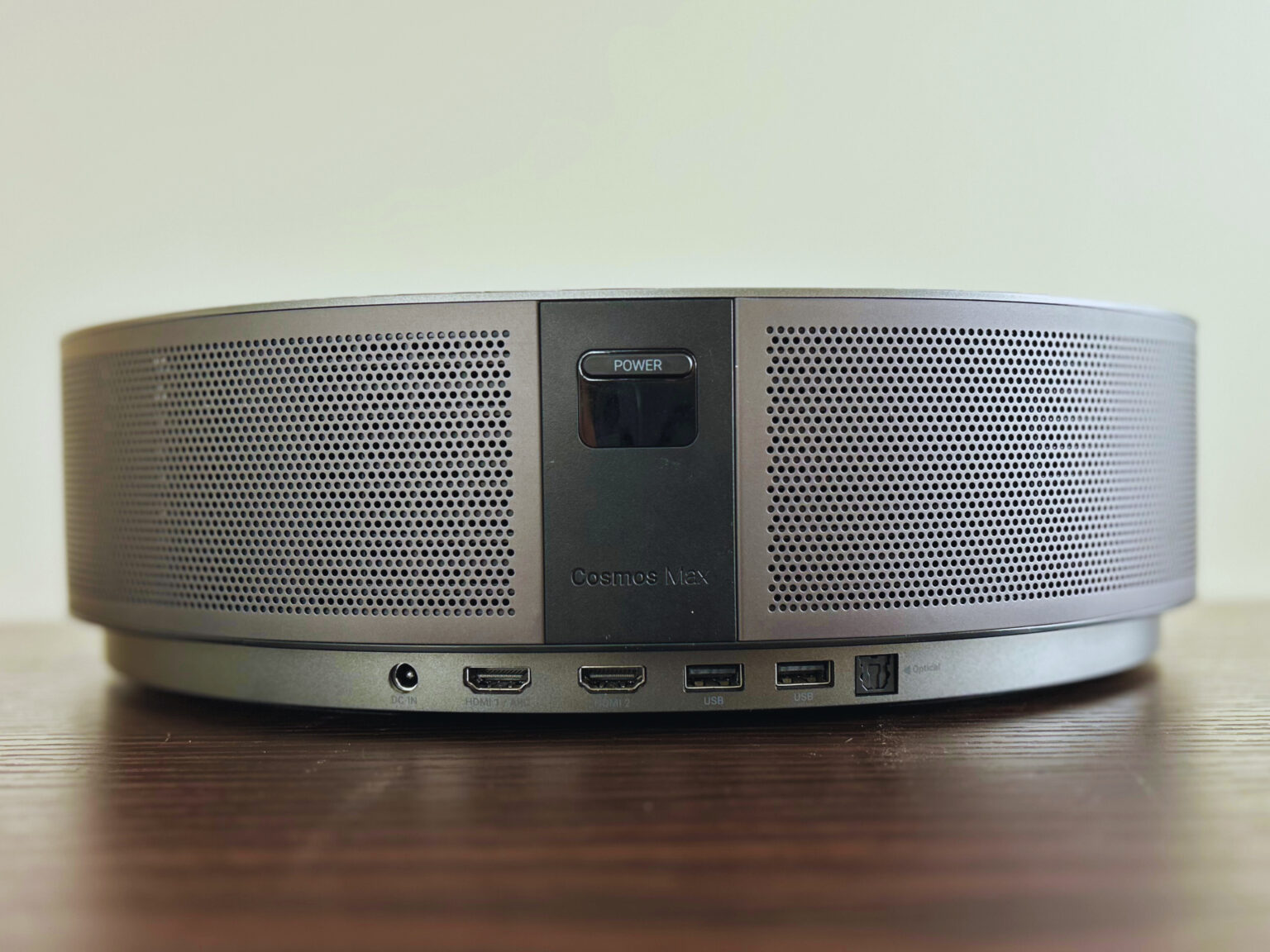 【4K映像をお手軽に】Nebula Cosmos Maxを徹底レビュー【自宅を映画館に変えるプロジェクター】