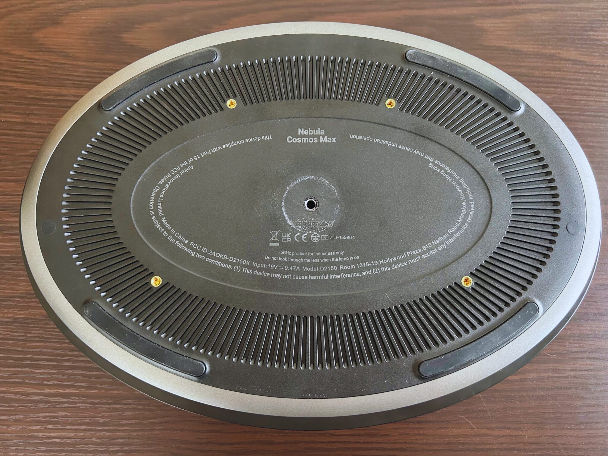 【4K映像をお手軽に】Nebula Cosmos Maxを徹底レビュー【自宅を映画館に変えるプロジェクター】