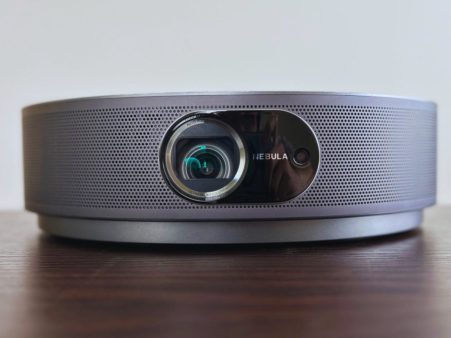 【4K映像をお手軽に】Nebula Cosmos Maxを徹底レビュー【自宅を映画館に変えるプロジェクター】