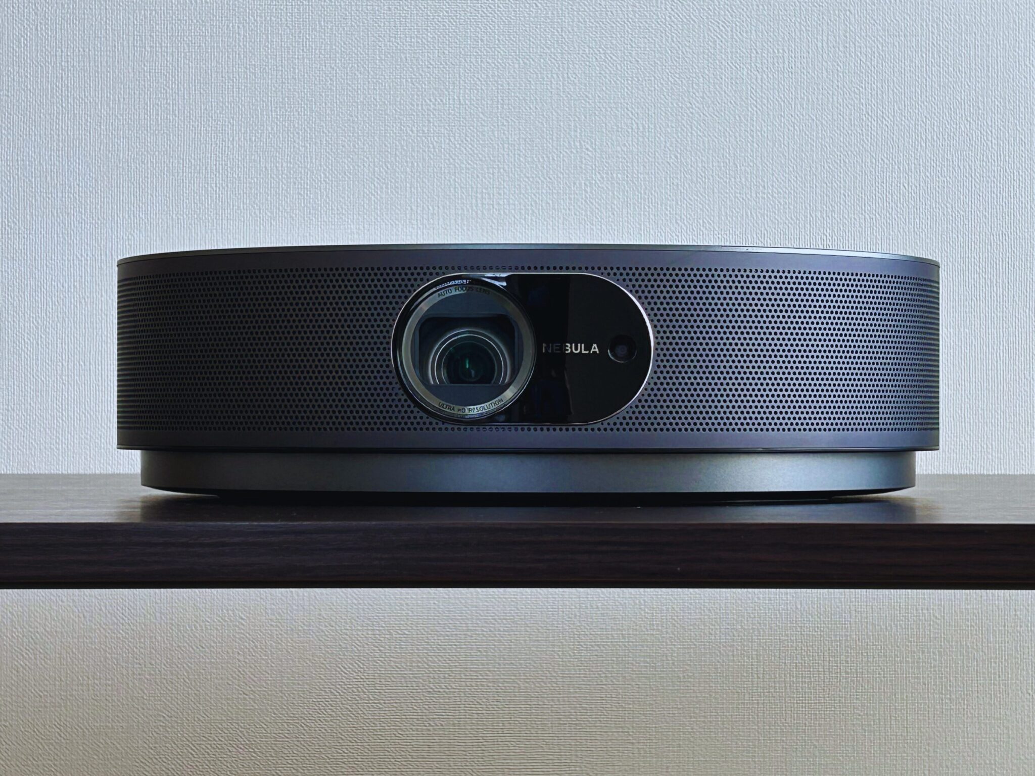 【4K映像をお手軽に】Nebula Cosmos Maxを徹底レビュー【自宅を映画館に変えるプロジェクター】