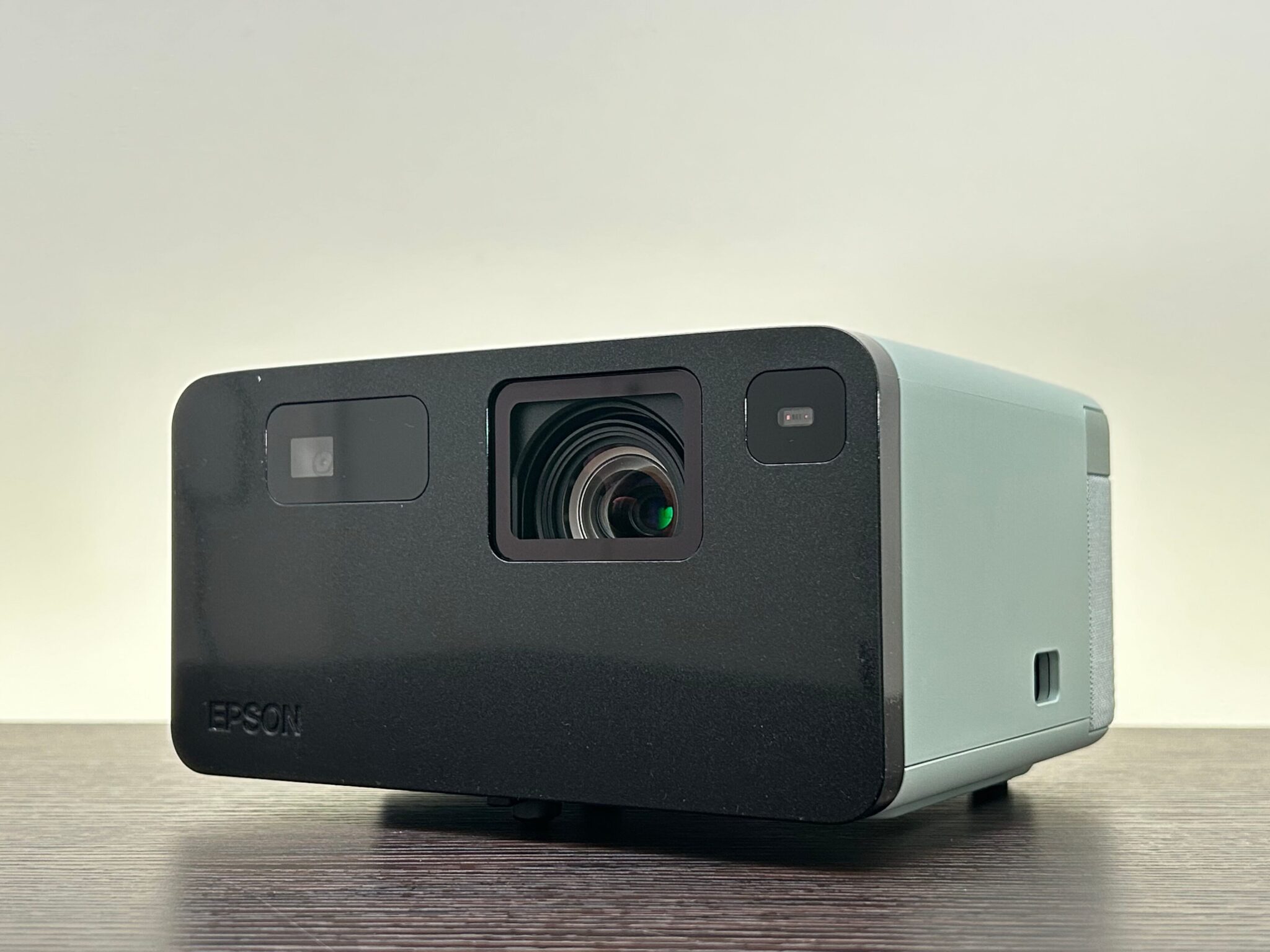 【独自データと写真で語る】EPSON EF-21を徹底レビュー【レーザー3LCDで映像が鮮やか】