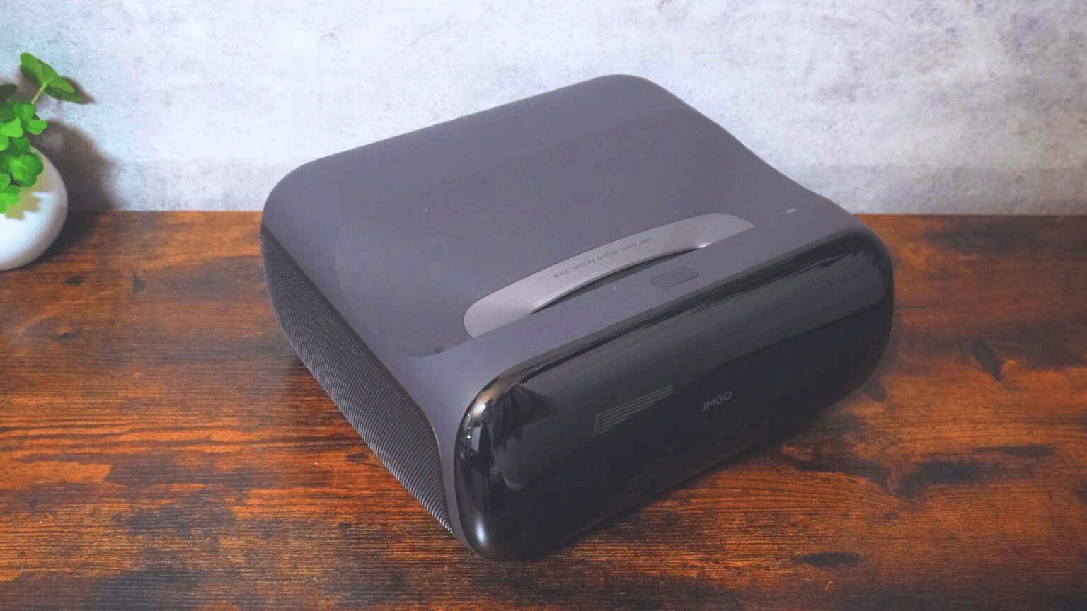 【徹底レビュー】O2S Ultra 4K 超短焦点プロジェクター【3色レーザー搭載の最強スペック】